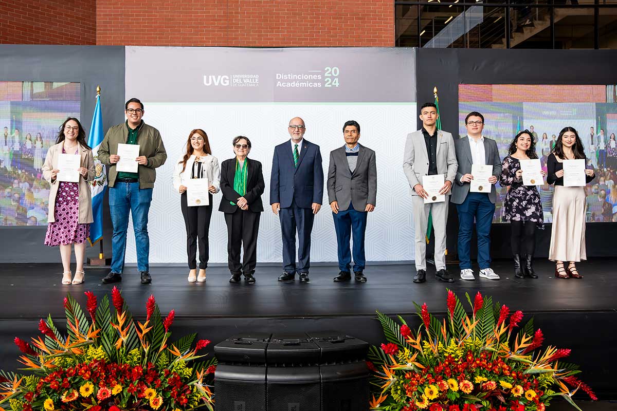 Reconocemos la excelencia en la ceremonia de Distinciones Académicas 2024 | Actualidad UVG